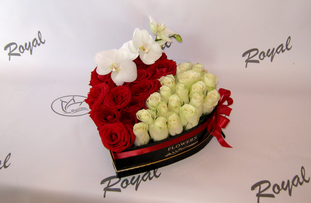 Box of flowers srce sa ružom i orhidejom 357 - Cvećara Royal - Beograd